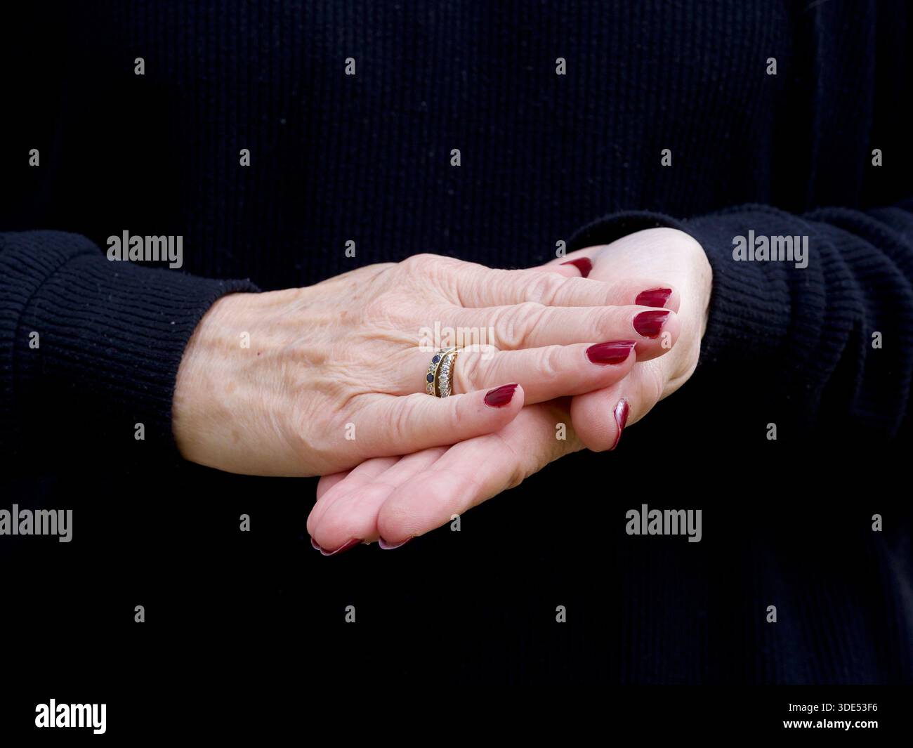 A pair of hands signing the consonant letter 'H' in British Sign ...