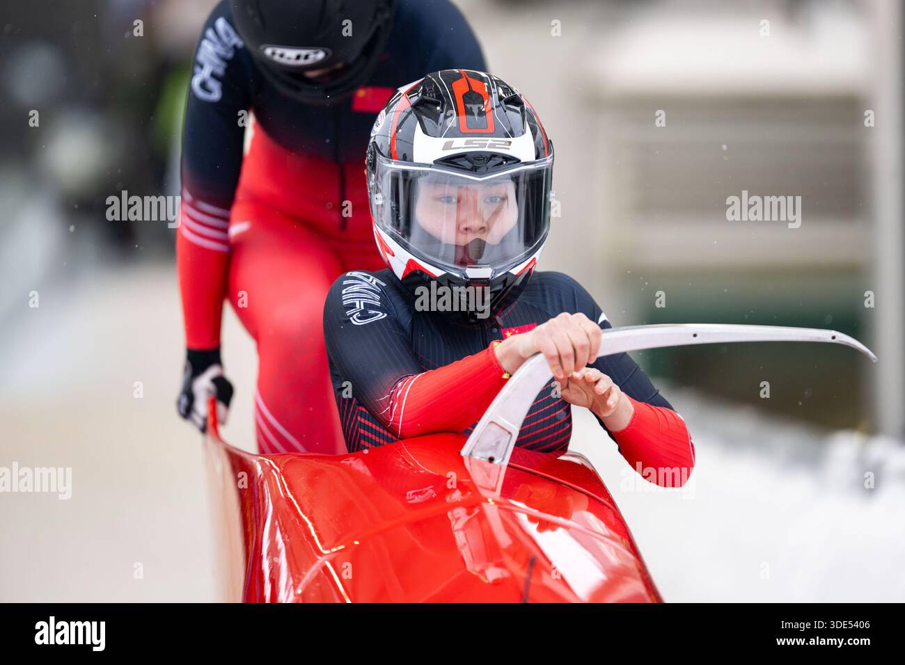 WINTERBERG, GERMANY - JANUARY 04: Mingming Huai and Xuan Wang of China ...