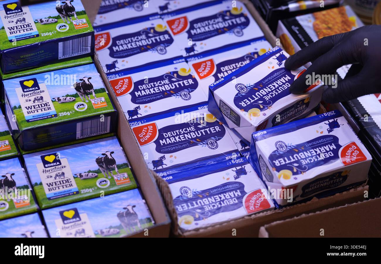 PRODUCTION - 05 January 2026, Hamburg: ??? Brand names??? An employee ...