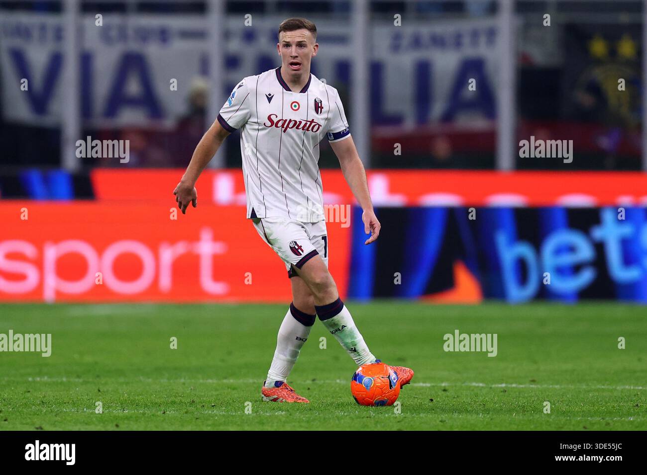 Lewis Ferguson of Bologna Fc in action during the Serie A match ...