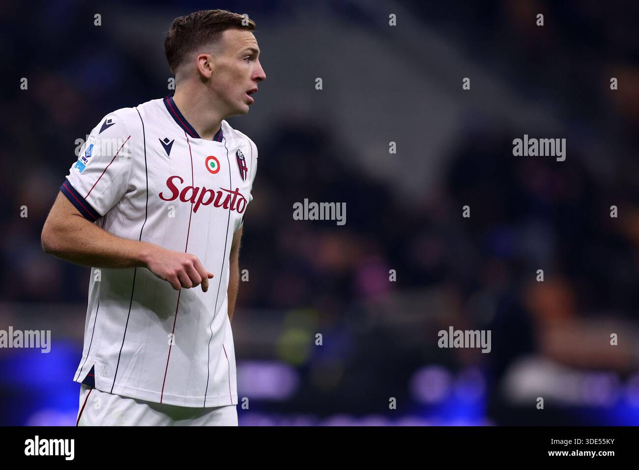 Lewis Ferguson of Bologna Fc looks on during the Serie A match beetween ...
