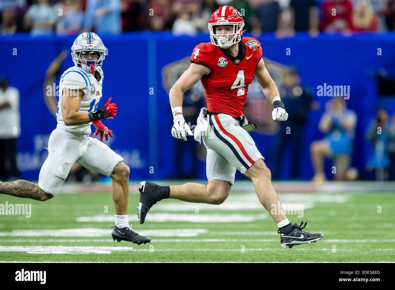 NEW ORLEANS, LA - JANUARY 01: TE Oscar Delp #4 of the Georgia Bulldogs ...