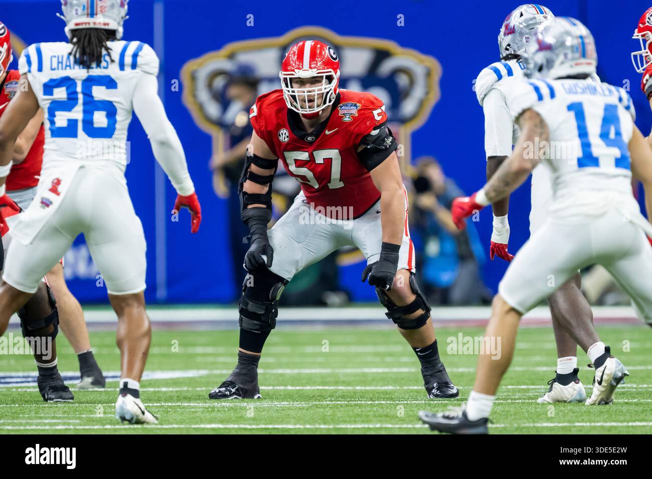 NEW ORLEANS, LA - JANUARY 01: OL Monroe Freeling #57 of the Georgia ...