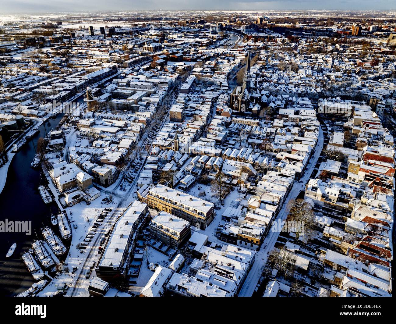 GOUDA - Overview of Gouda in the snow ANP / Hollandse Hoogte / ROBIN ...