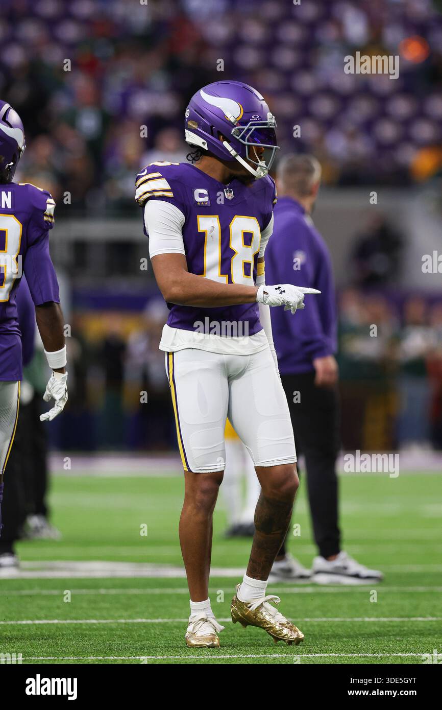Minnesota Vikings wide receiver Justin Jefferson warms up before an NFL ...