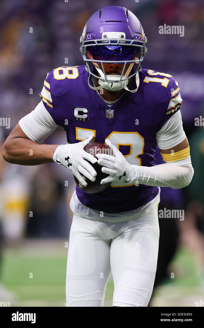 Minnesota Vikings wide receiver Justin Jefferson warms up before an NFL ...