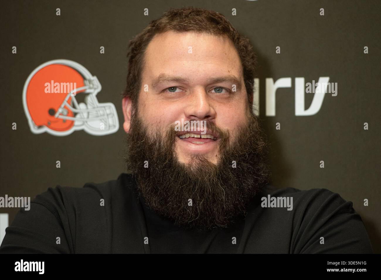 Cleveland Browns offensive guard Joel Bitonio talks with reporters, at ...