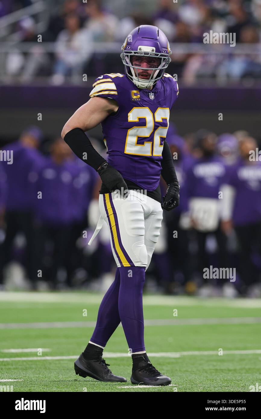Minnesota Vikings safety Harrison Smith lines up for a play against the ...