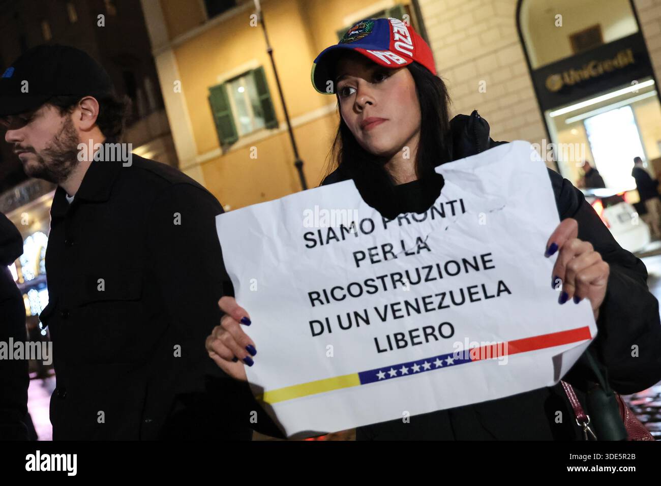 accesa discussione tra i manifestanti anti USA e alcuni venezuelani ...