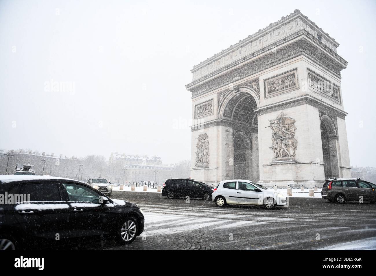 Snowfall in Paris, several centimetres of snow fell in a matter of ...