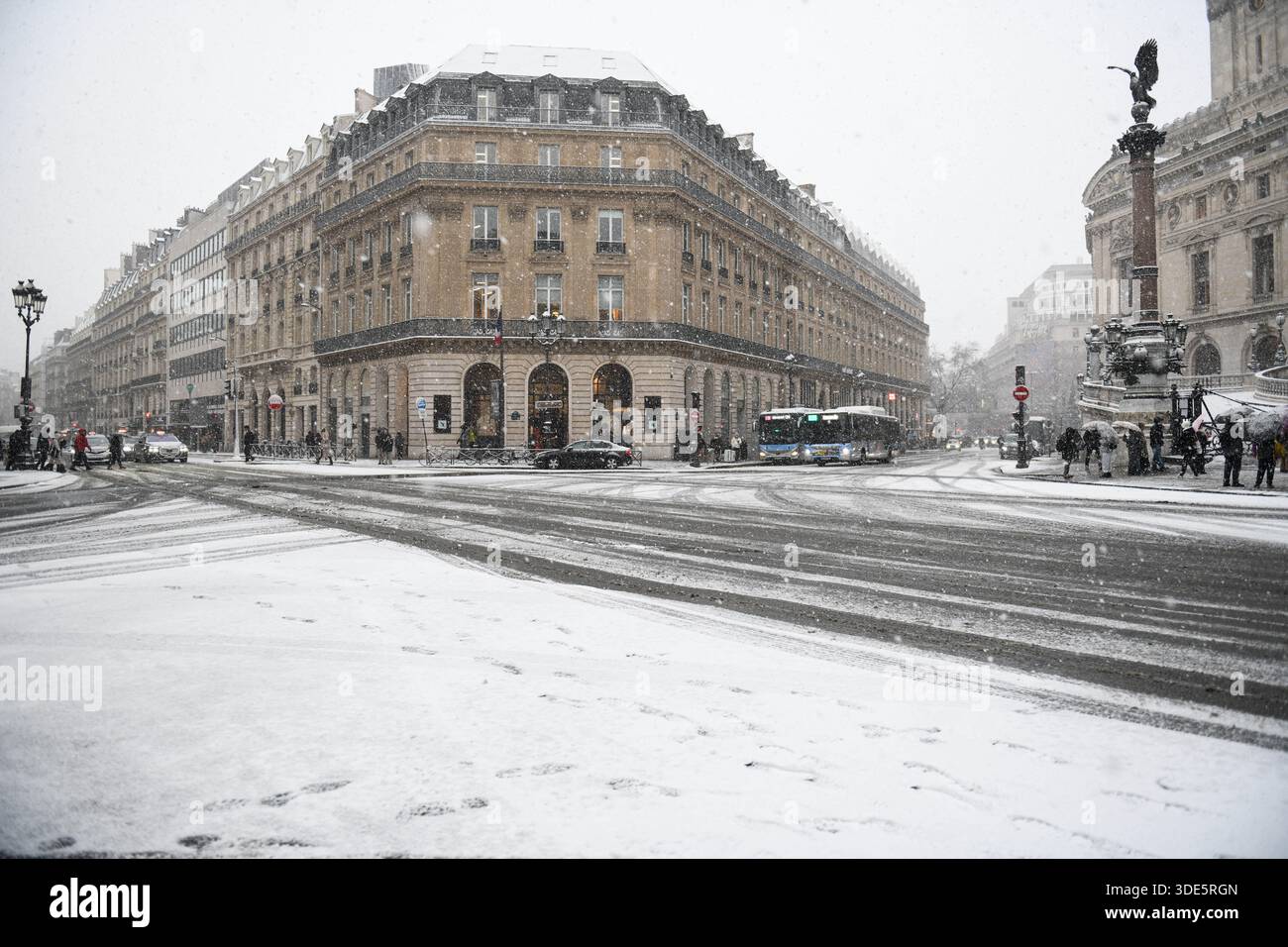 Snowfall in Paris, several centimetres of snow fell in a matter of ...
