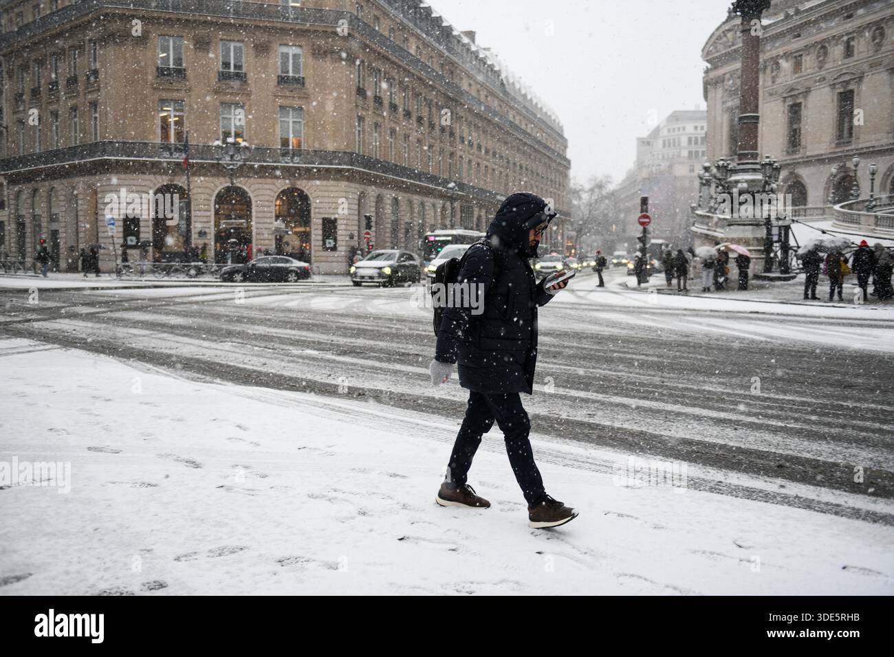 Snowfall in Paris, several centimetres of snow fell in a matter of ...