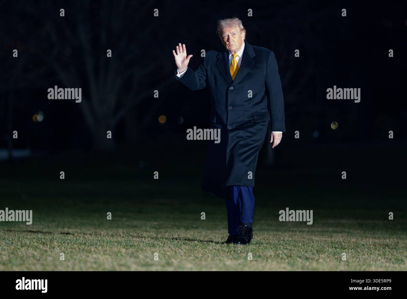 United States President Donald J Trump returns to the White House in ...
