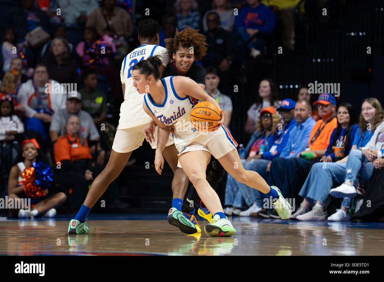 Florida guard Emilija Dakic (7) easily dribbles around South Carolina ...