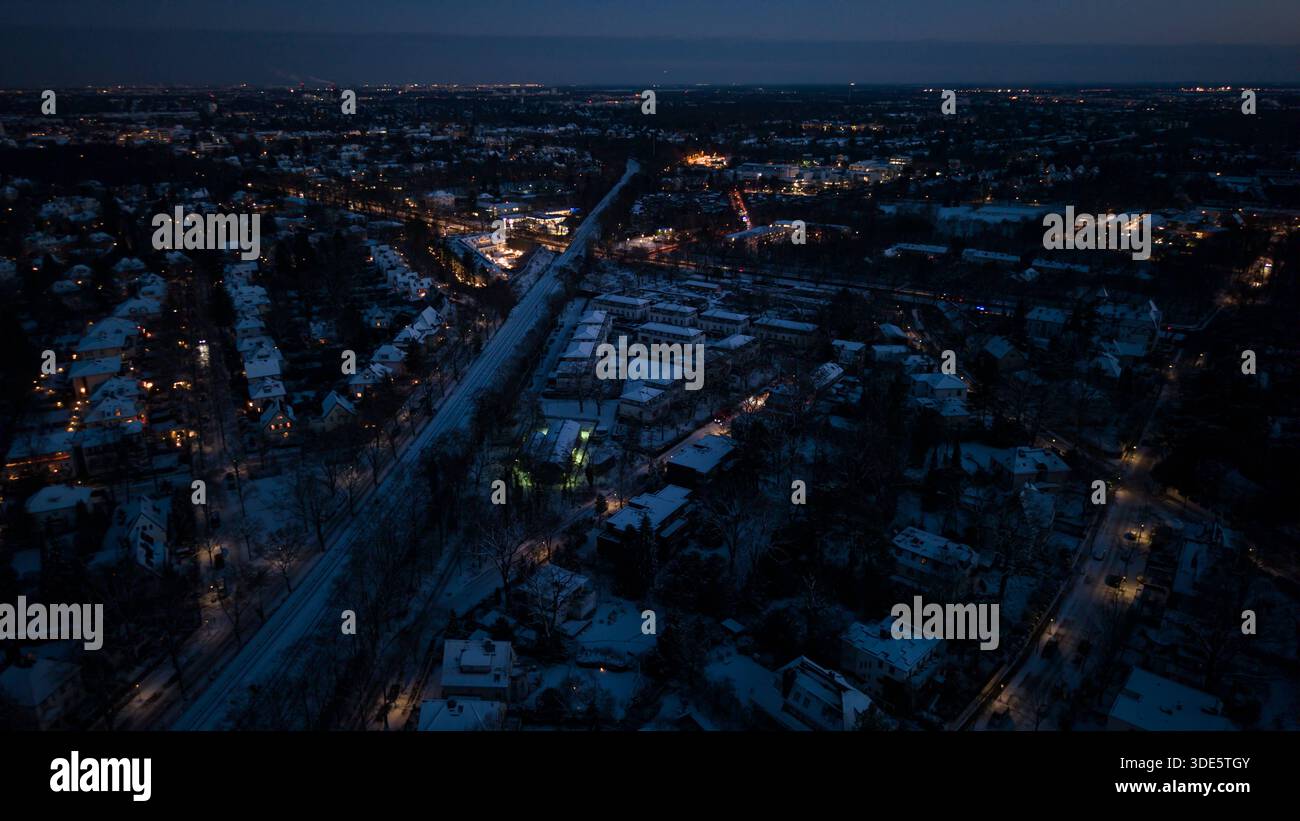 Drohnenansicht aus Mexikoplatz in Richtung Süden in Berlin am 5. Januar ...