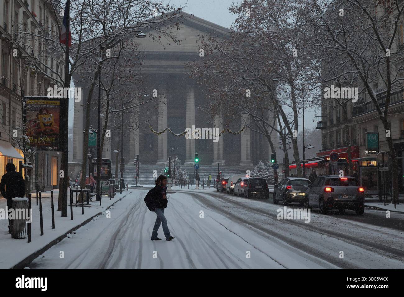 Paris france january 2026 winter hi-res stock photography and images ...