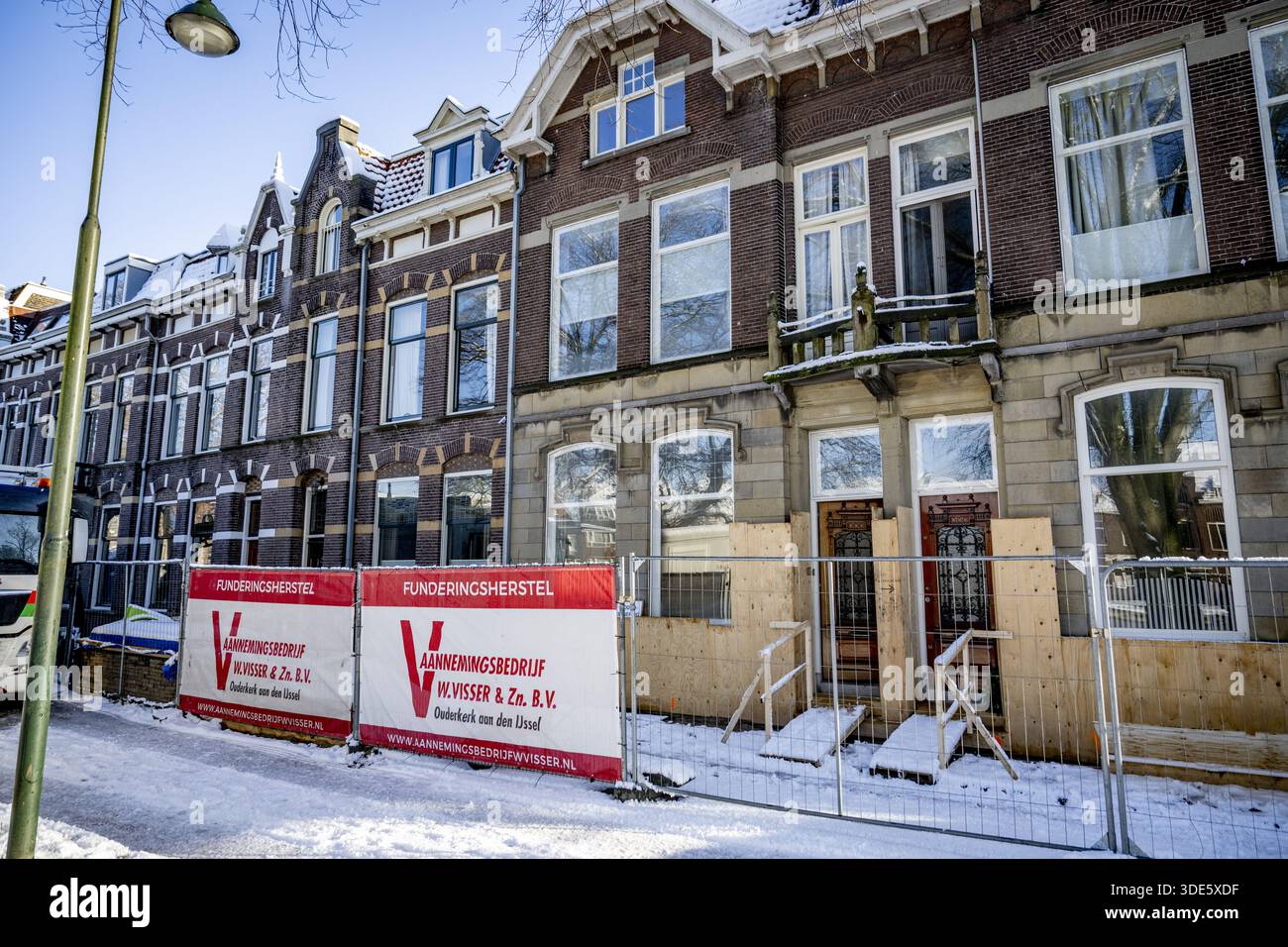 GOUDA - Foundation repair to a sunken house ANP /HOLLANDSE HOOGTE ...