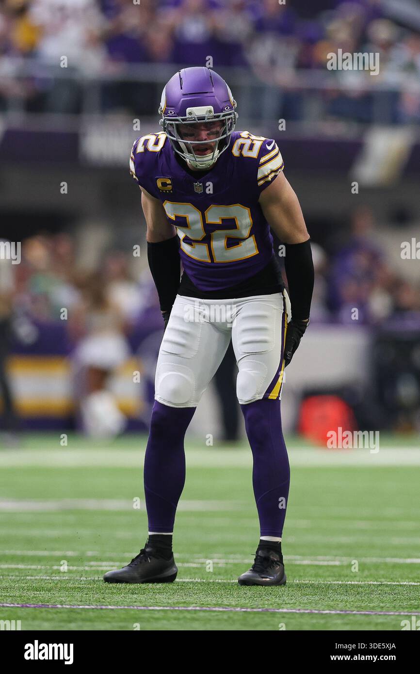 Minnesota Vikings safety Harrison Smith lines up for a play against the ...