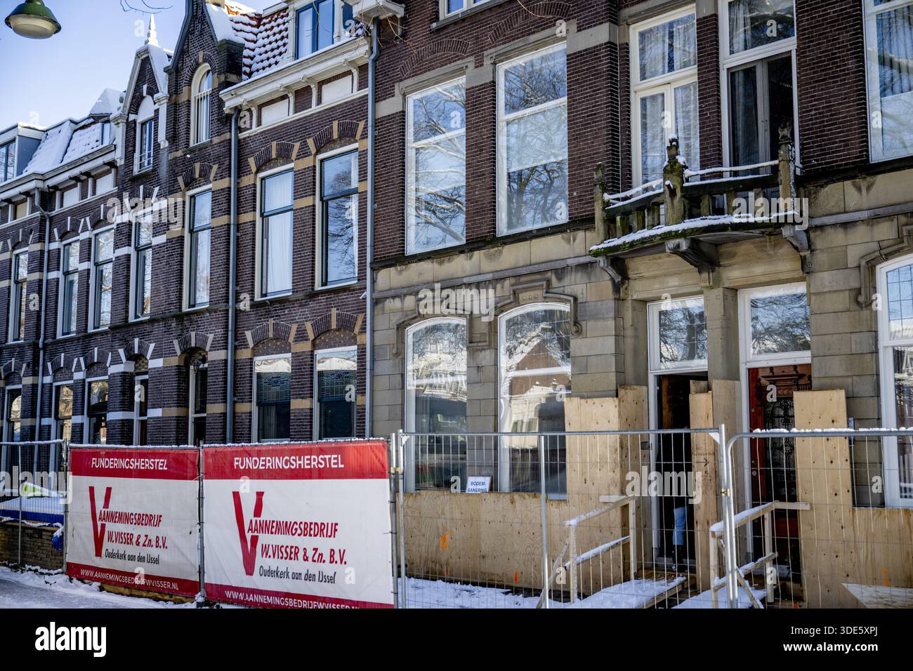 GOUDA - Foundation repair to a sunken house ANP /HOLLANDSE HOOGTE ...