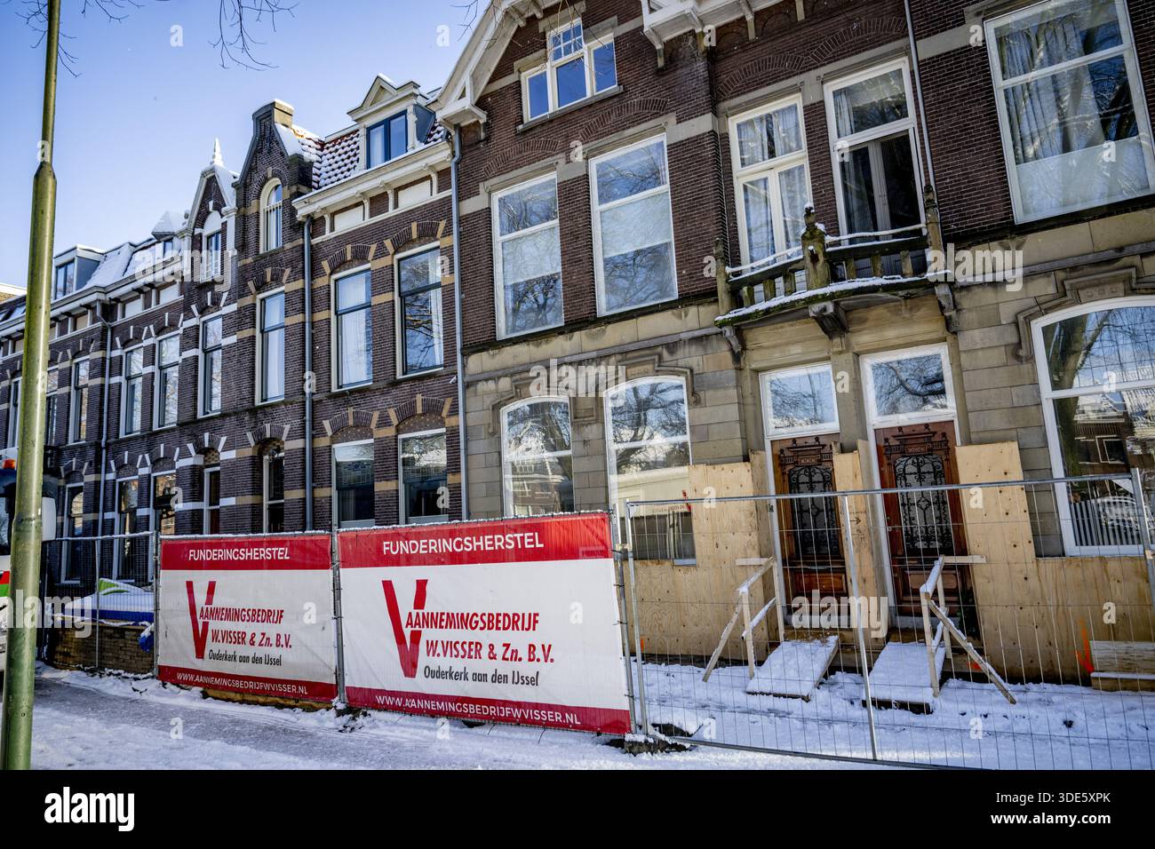 GOUDA - Foundation repair to a sunken house ANP /HOLLANDSE HOOGTE ...