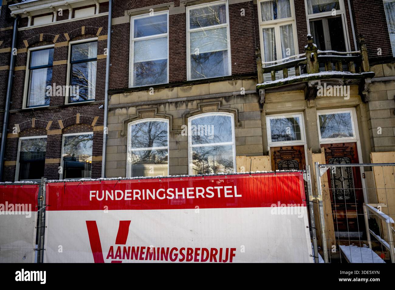 GOUDA - Foundation repair to a sunken house ANP /HOLLANDSE HOOGTE ...