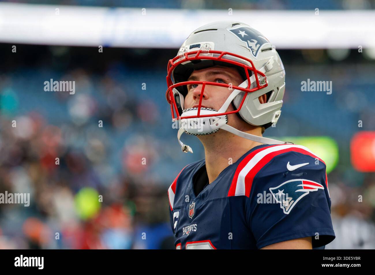 New England Patriots quarterback Drake Maye (10) looks to the stands ...
