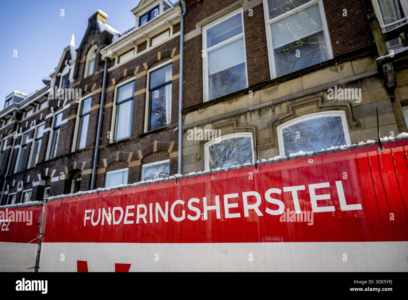 GOUDA - Foundation repair to a sunken house ANP /HOLLANDSE HOOGTE ...