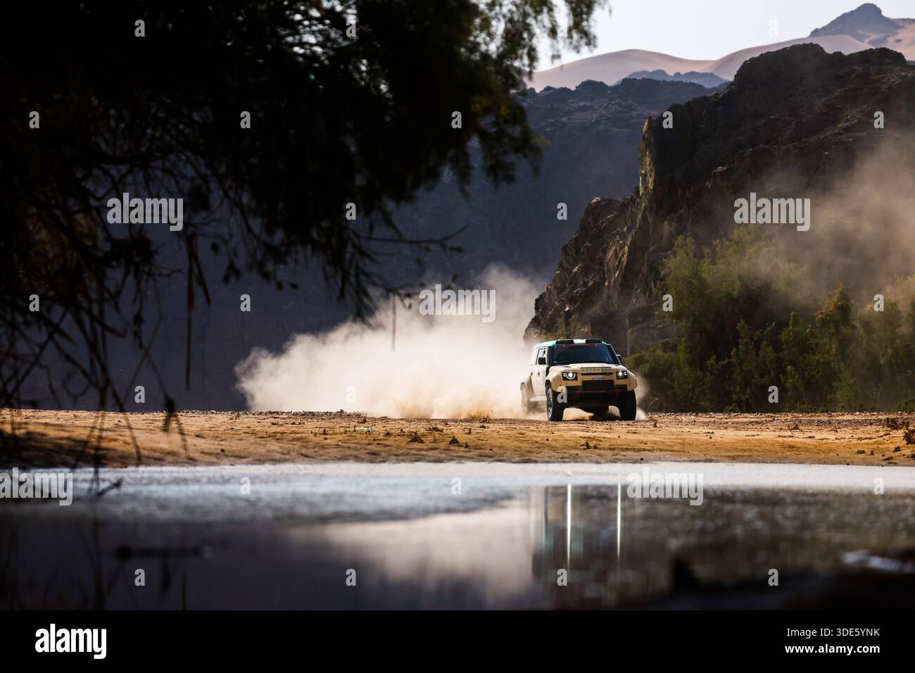 500 PETERHANSEL Stephane (fra), METGE Michael (fra), Defender Rally ...