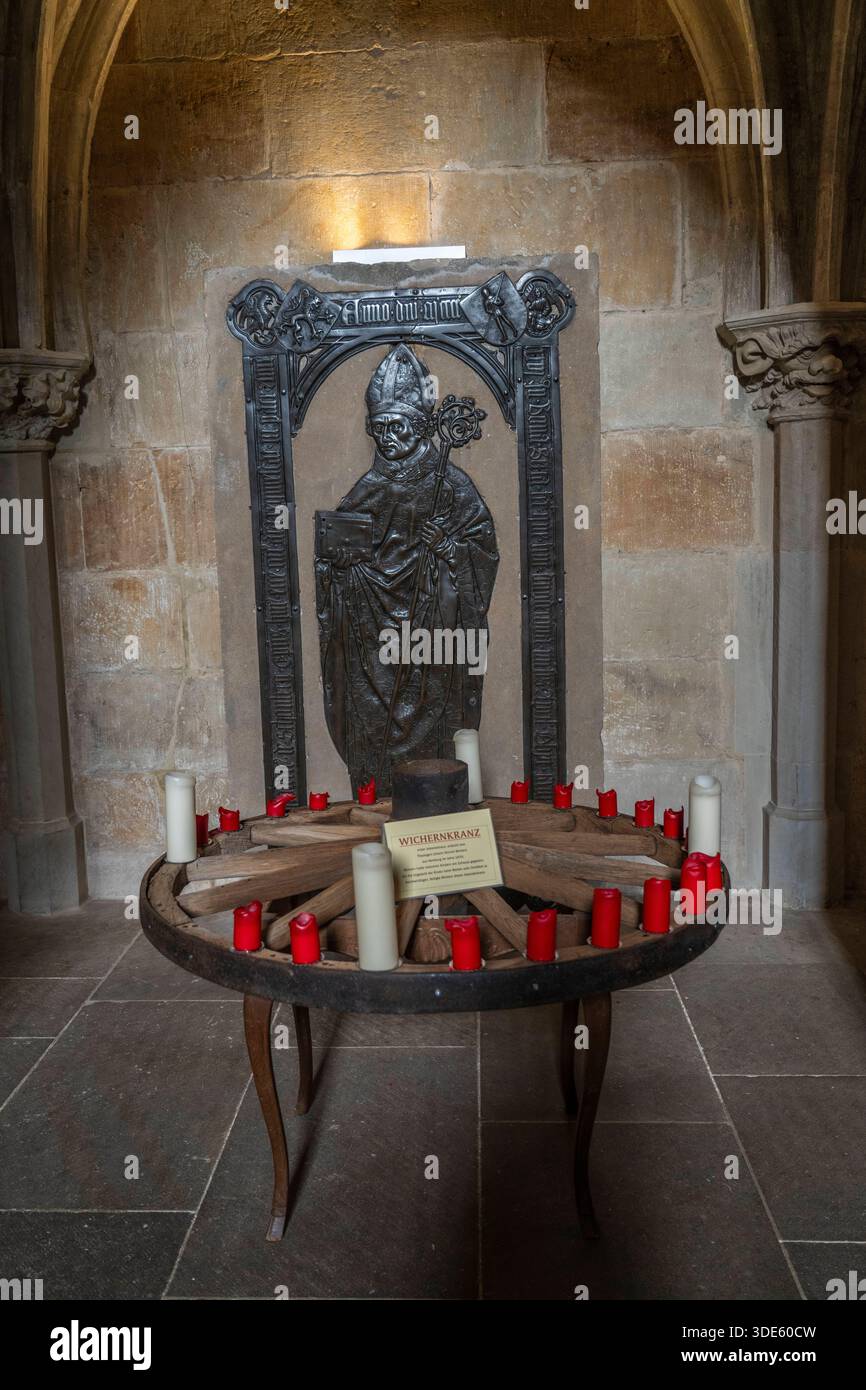 Der erste Adventskranz, erdacht vom Theologen Hinrich Wichern aus ...
