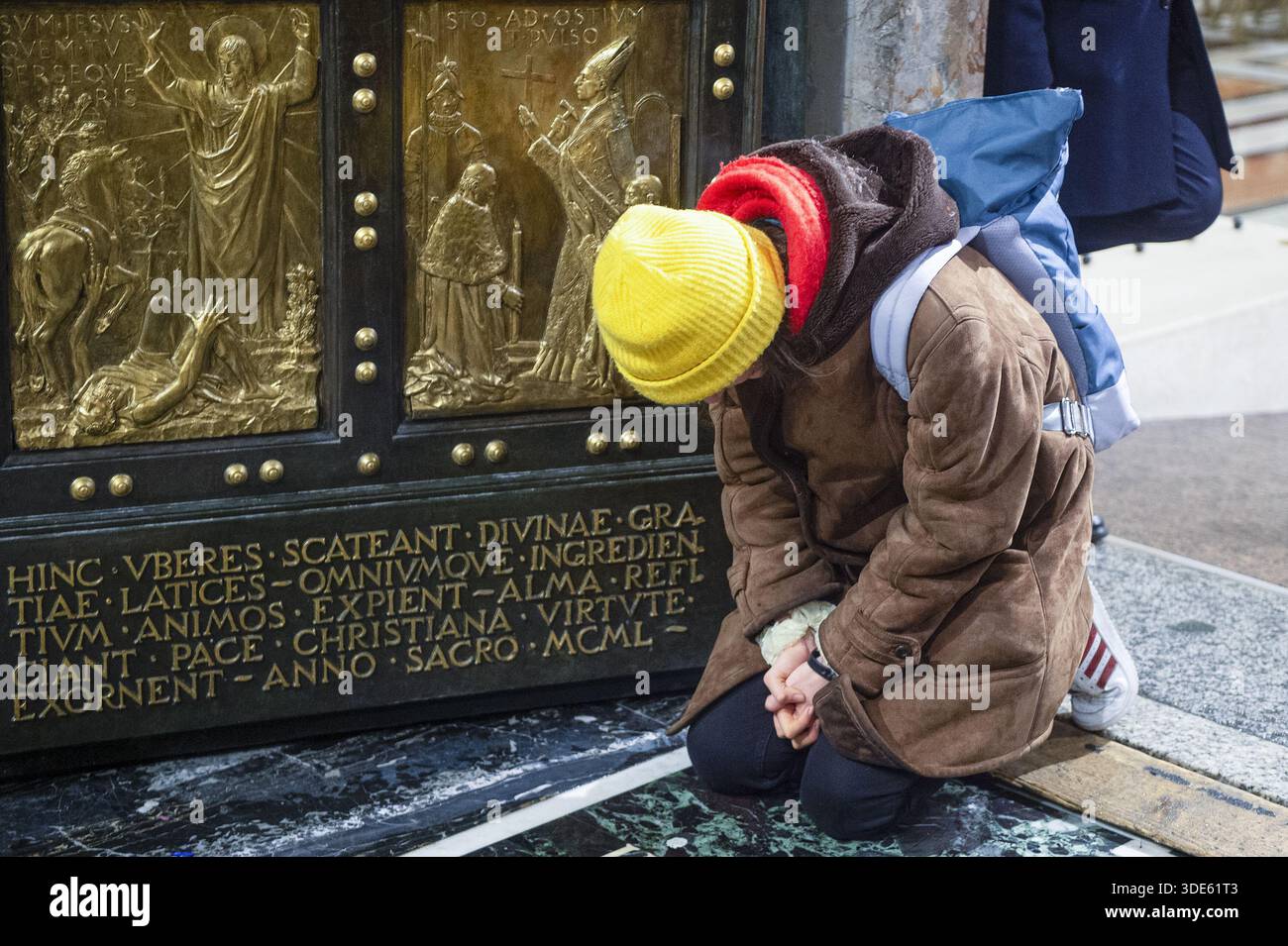 **NO LIBRI** Italy, Rome, Vatican, 2026/1/05 .Pilgrims walk through the ...