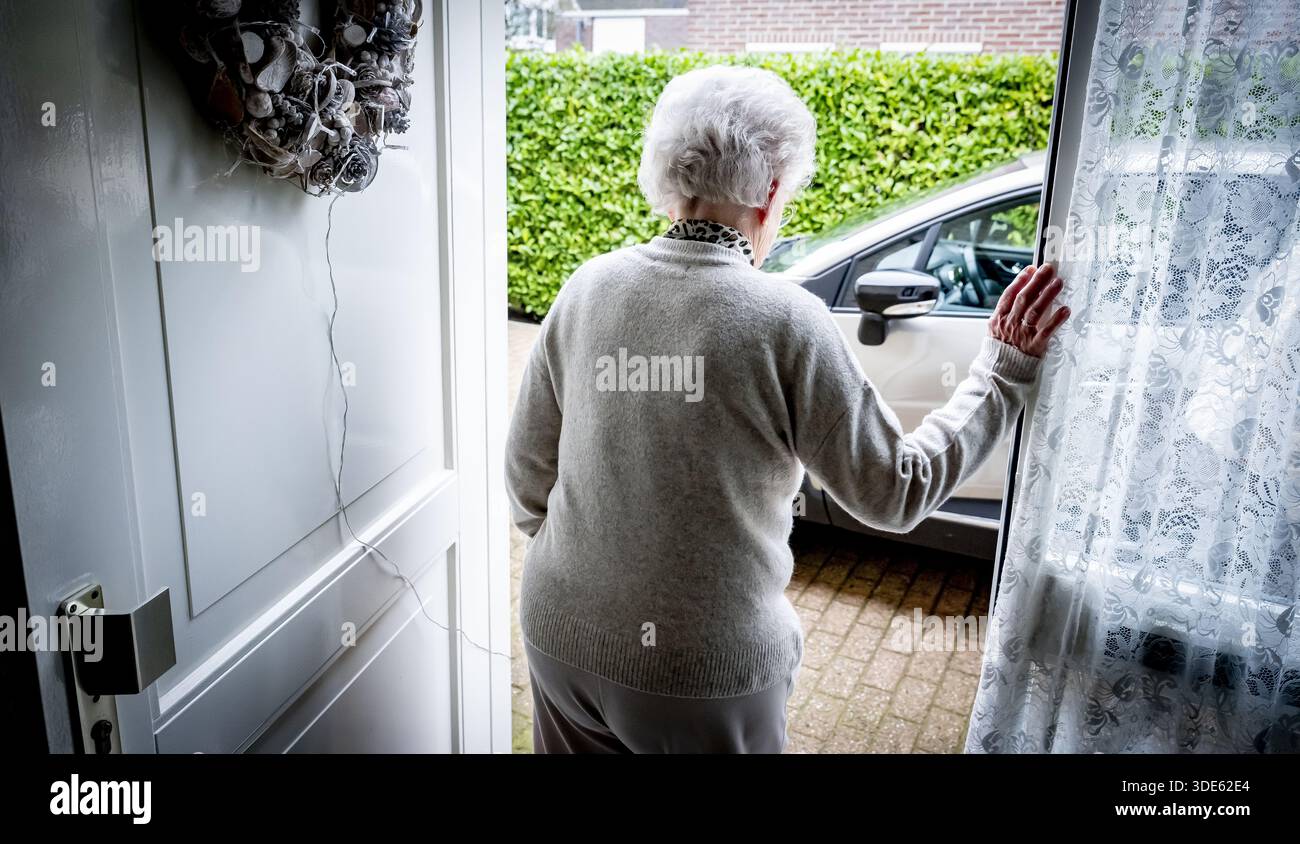ILLUSTRATIVE - Elderly people alone in their homes. ANP /HOLLANDSE ...