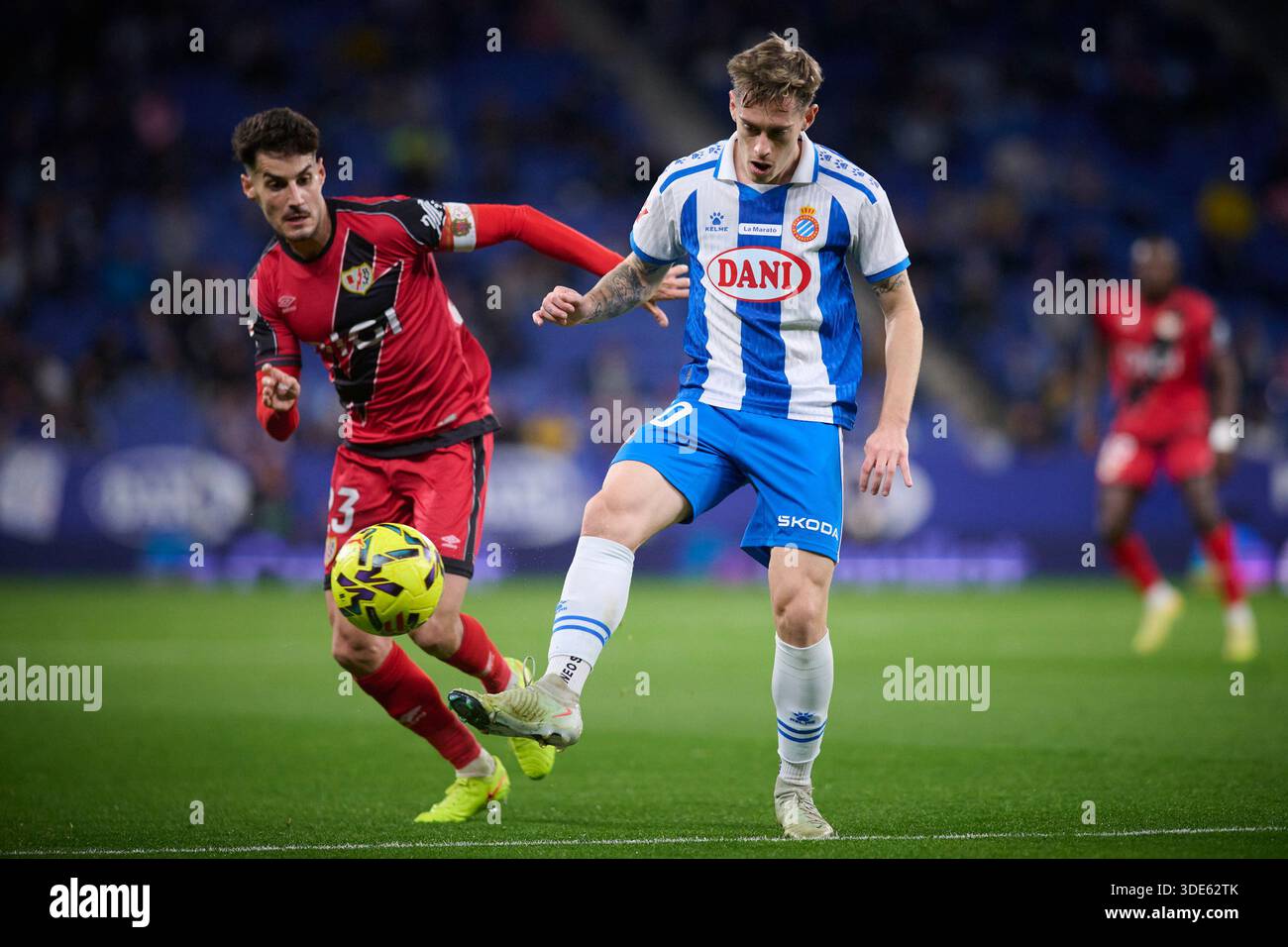RCD Espanyol's Pol Lozano (R) and Rayo Vallecano's Oscar Valentin ...
