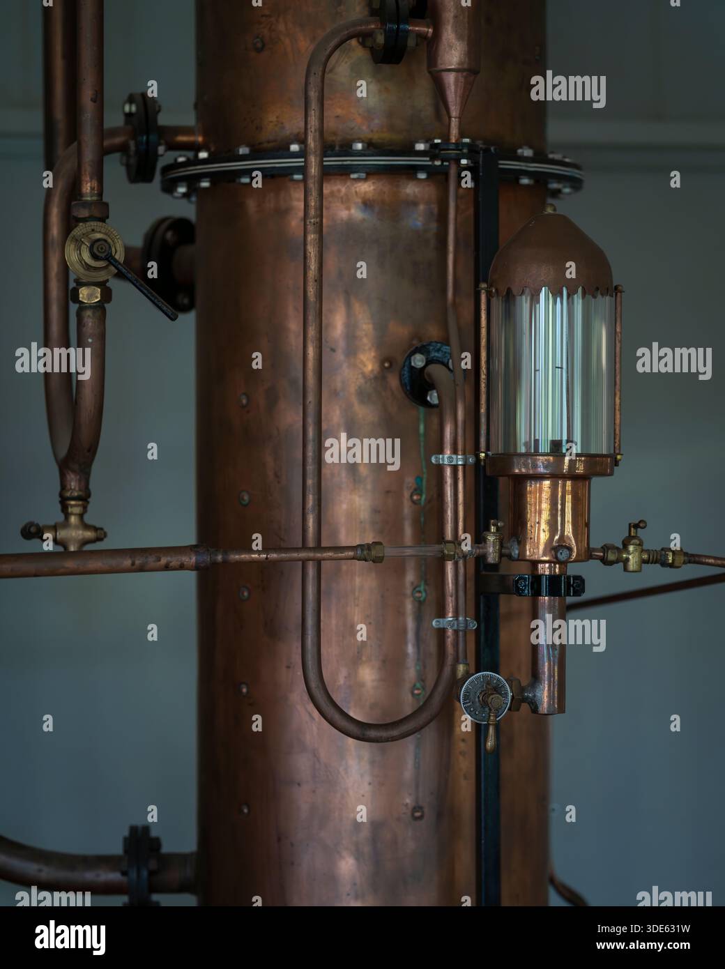 Mechanical distillation column hi-res stock photography and images - Alamy