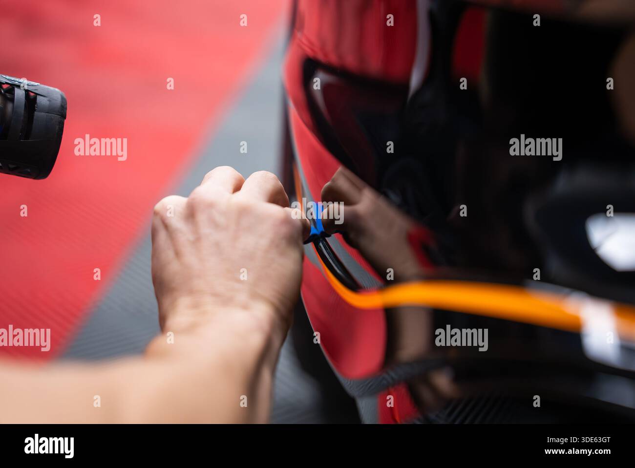 Car wrapping trim tool hi-res stock photography and images - Alamy