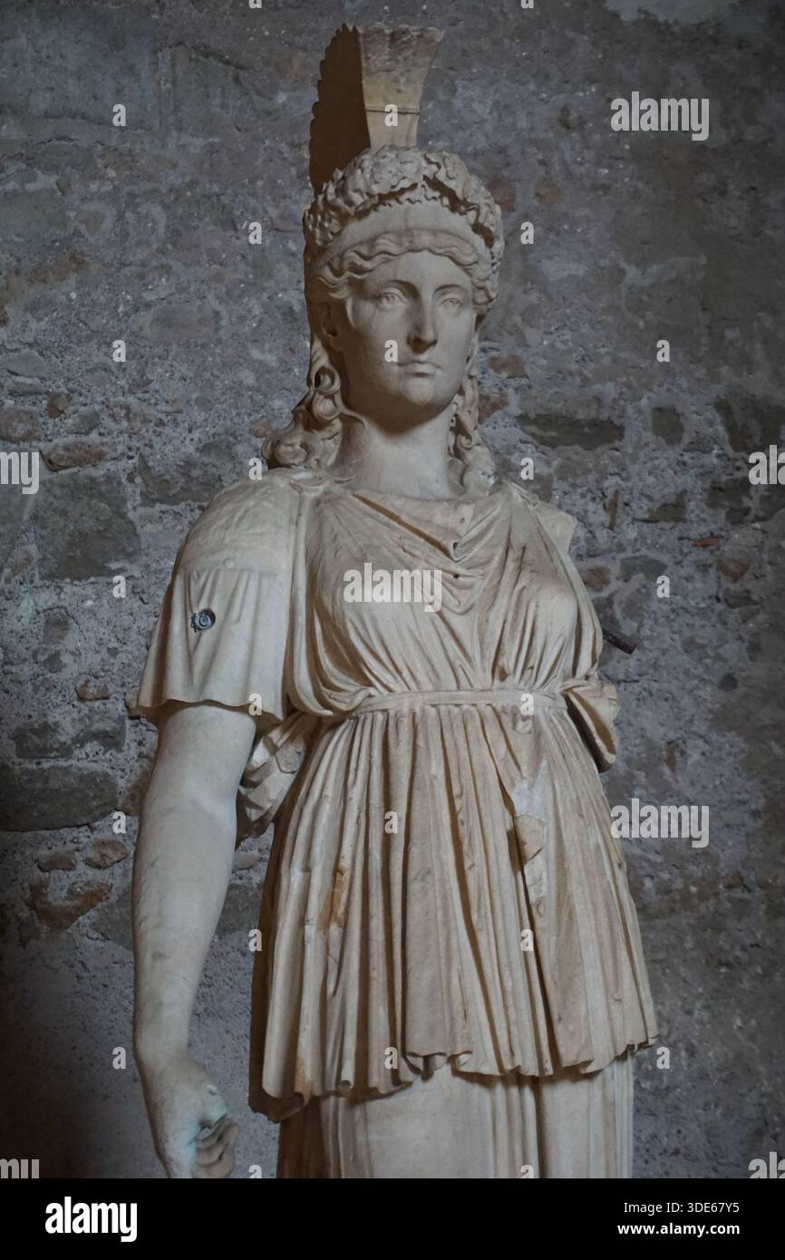 Statue of dea roma hi-res stock photography and images - Alamy
