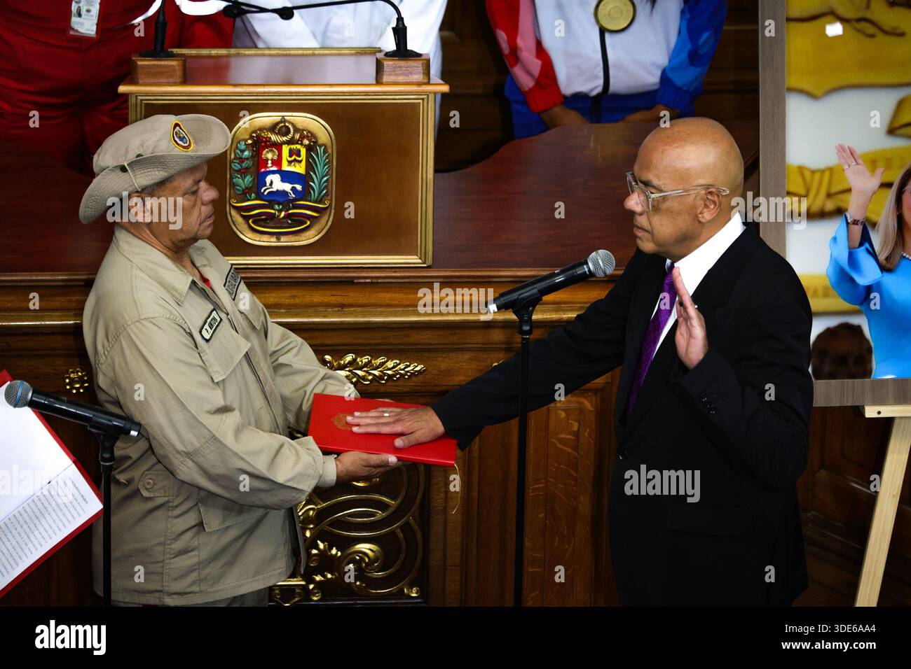 dpatop - 05 January 2026, Venezuela, Caracas: Jorge Rodriguez (l) is ...