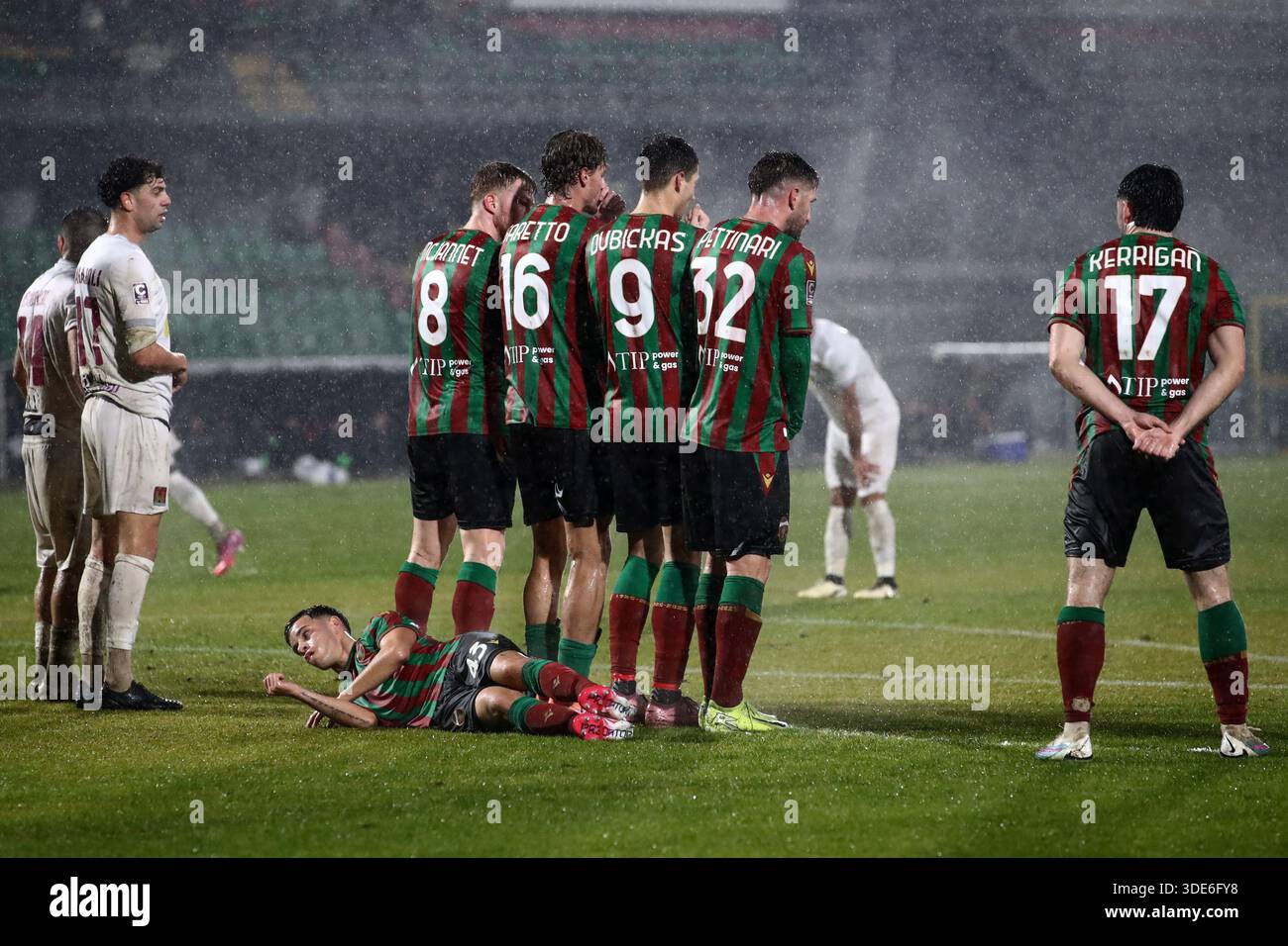 the Ternana barrier with Ndrecka Angelo, McJannet Edward John, Garetto ...