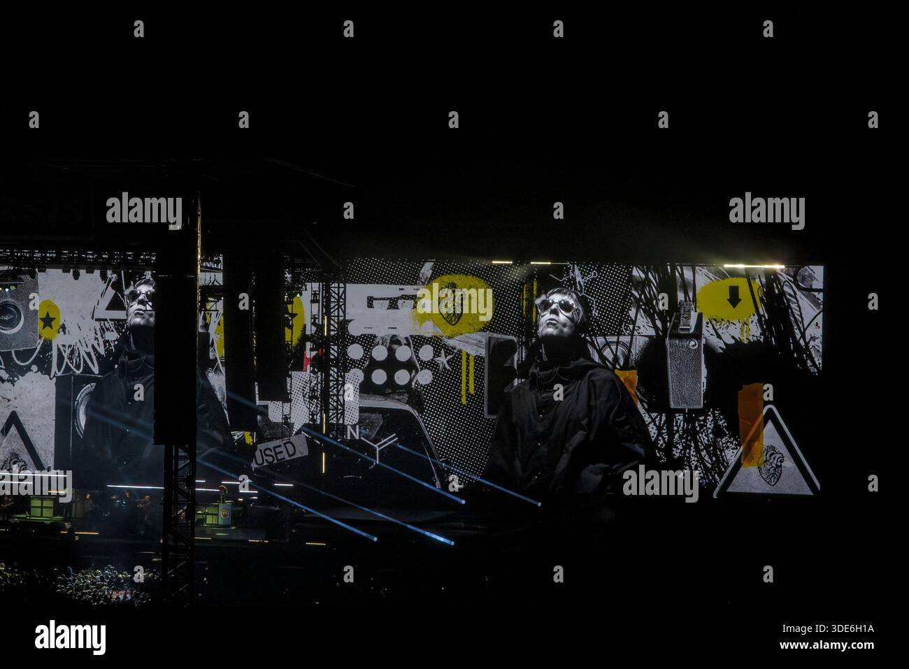 Oasis concert 2025 noel liam stage hi-res stock photography and images ...