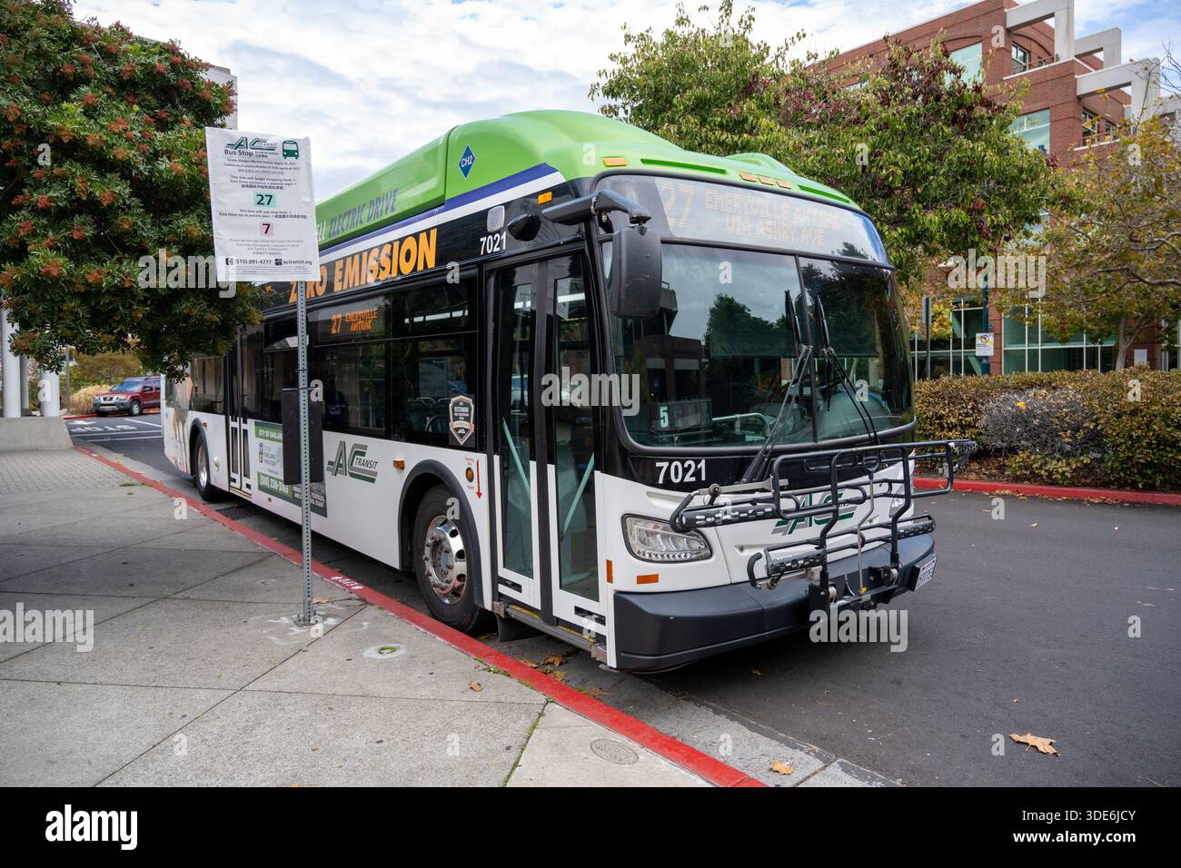 Hydrogen fuel cell powered, emission free Alameda County Transit bus ...
