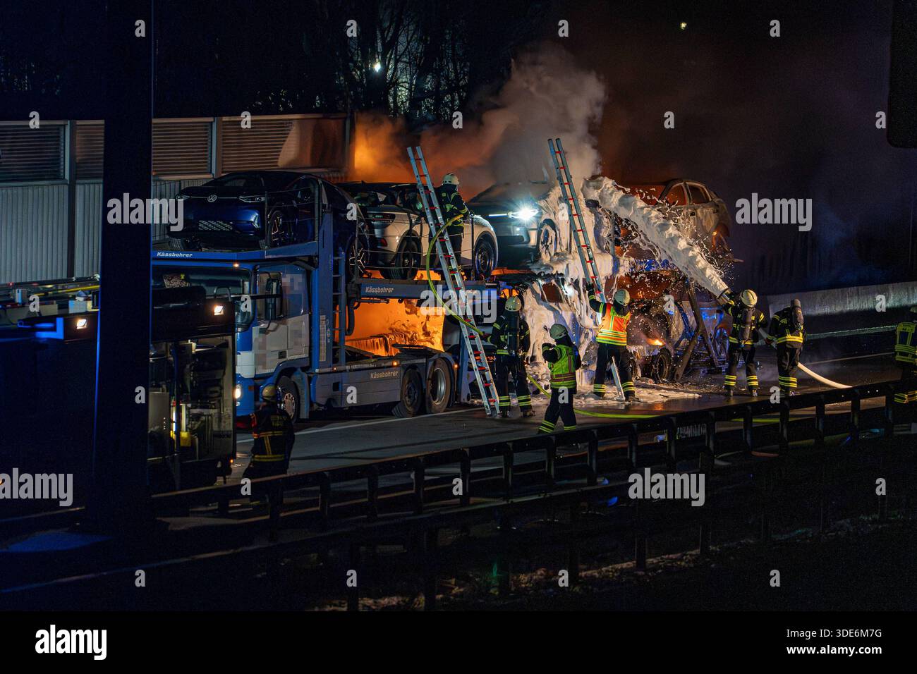Brennender Autotransporter auf A7 bei Kassel Am 05.01.2026 gegen 20:00 ...