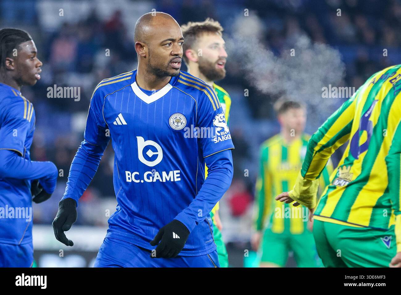 9, Jordan Ayew of Leicester City looks around during the Sky Bet ...