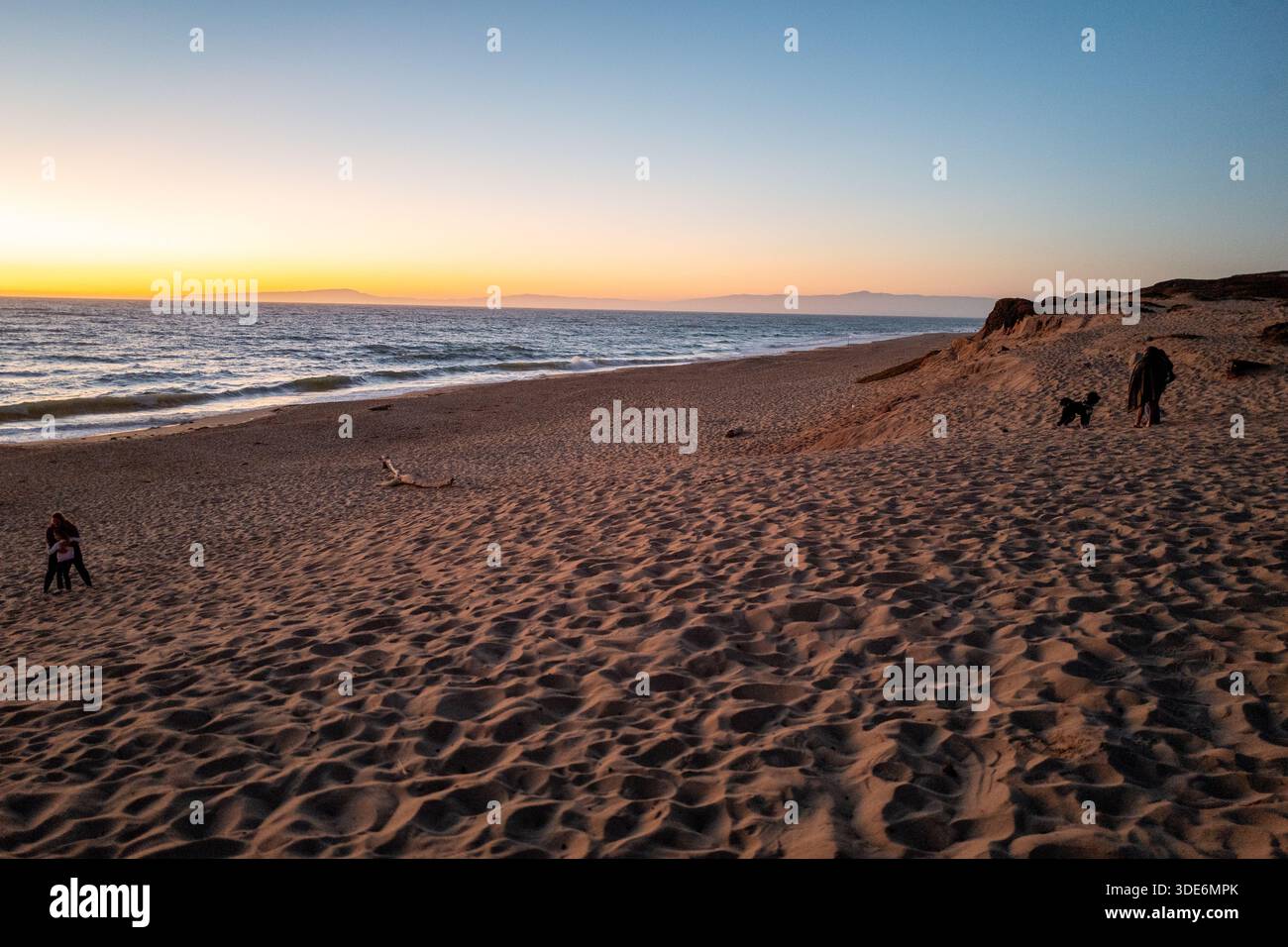 Monterey Beach/Marina Beach at sunset with waters of Monterey Bay ...