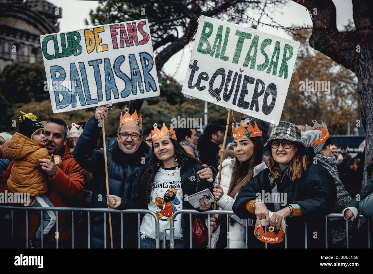 Barcelona, Spain. 5 January, 2026: Fans of Magi King Balthazar wait at ...