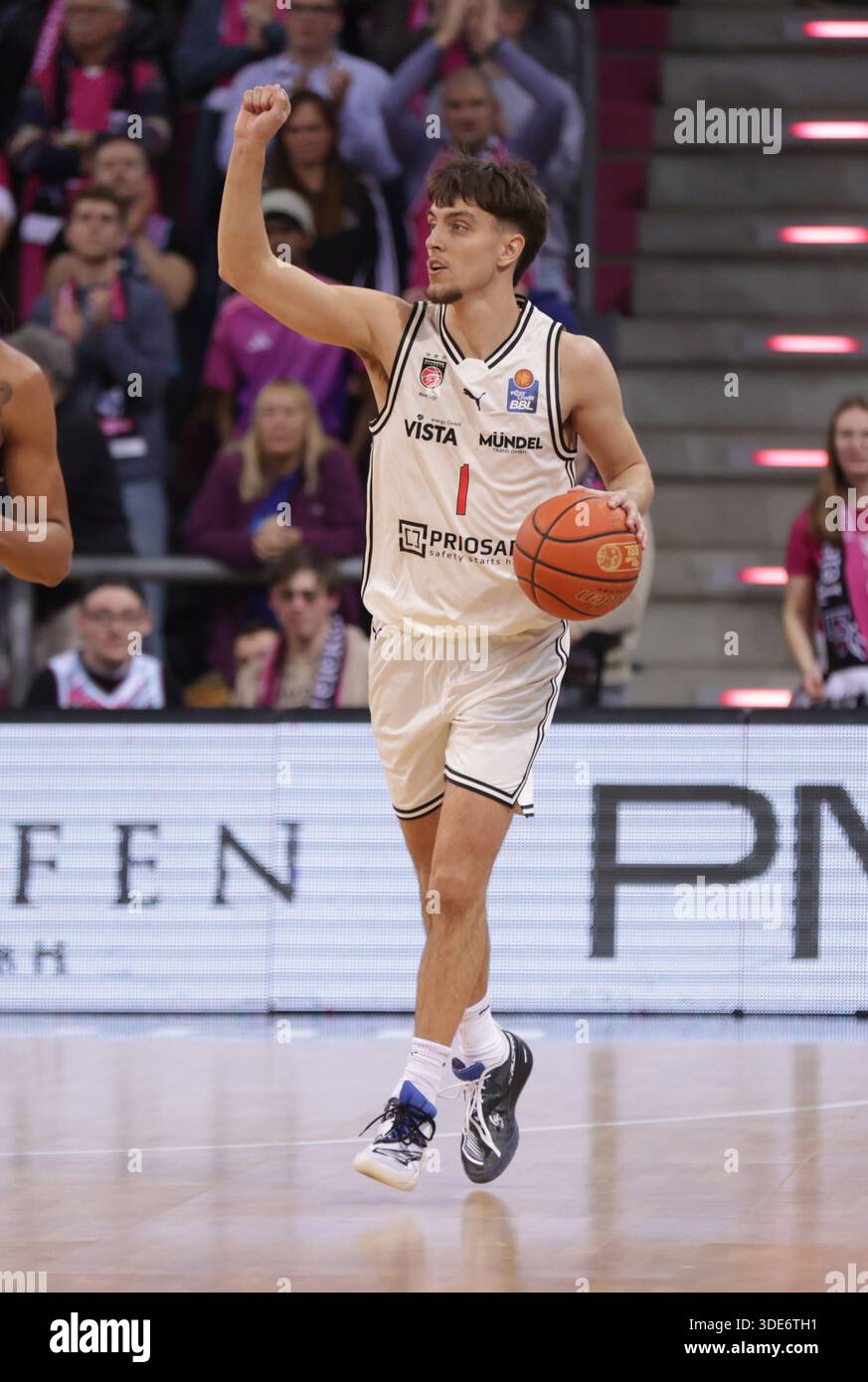 Zach Ensminger (Bamberg), Telekom Baskets Bonn vs Bamberg Baskets ...