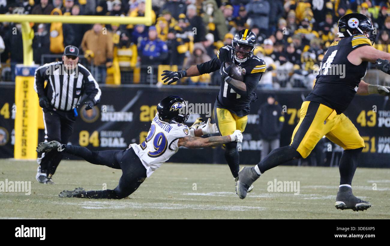 Jan 04, 2025: Kenneth Gainwell #14 during the Pittsburgh Steelers vs ...