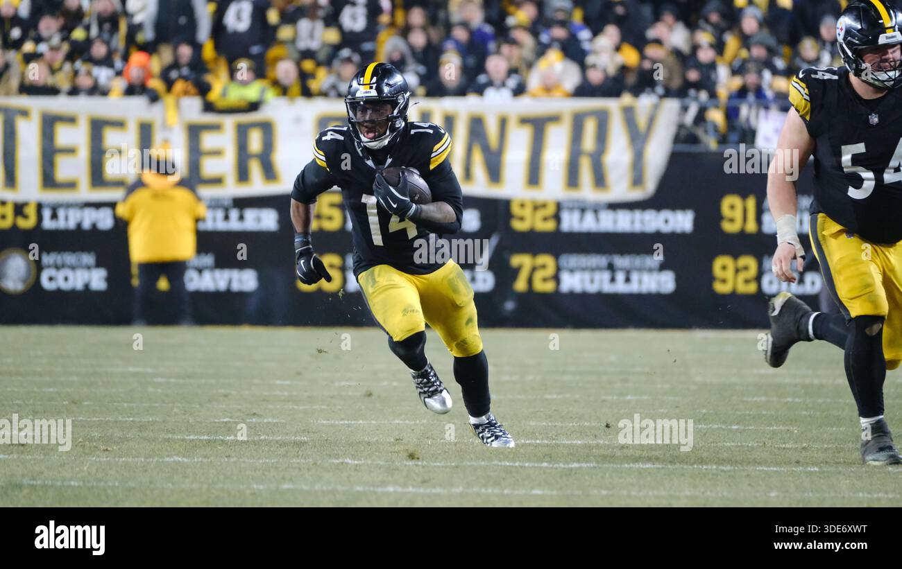 Jan 04, 2025: Kenneth Gainwell #14 during the Pittsburgh Steelers vs ...