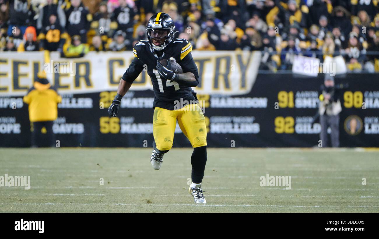 Jan 04, 2025: Kenneth Gainwell #14 during the Pittsburgh Steelers vs ...