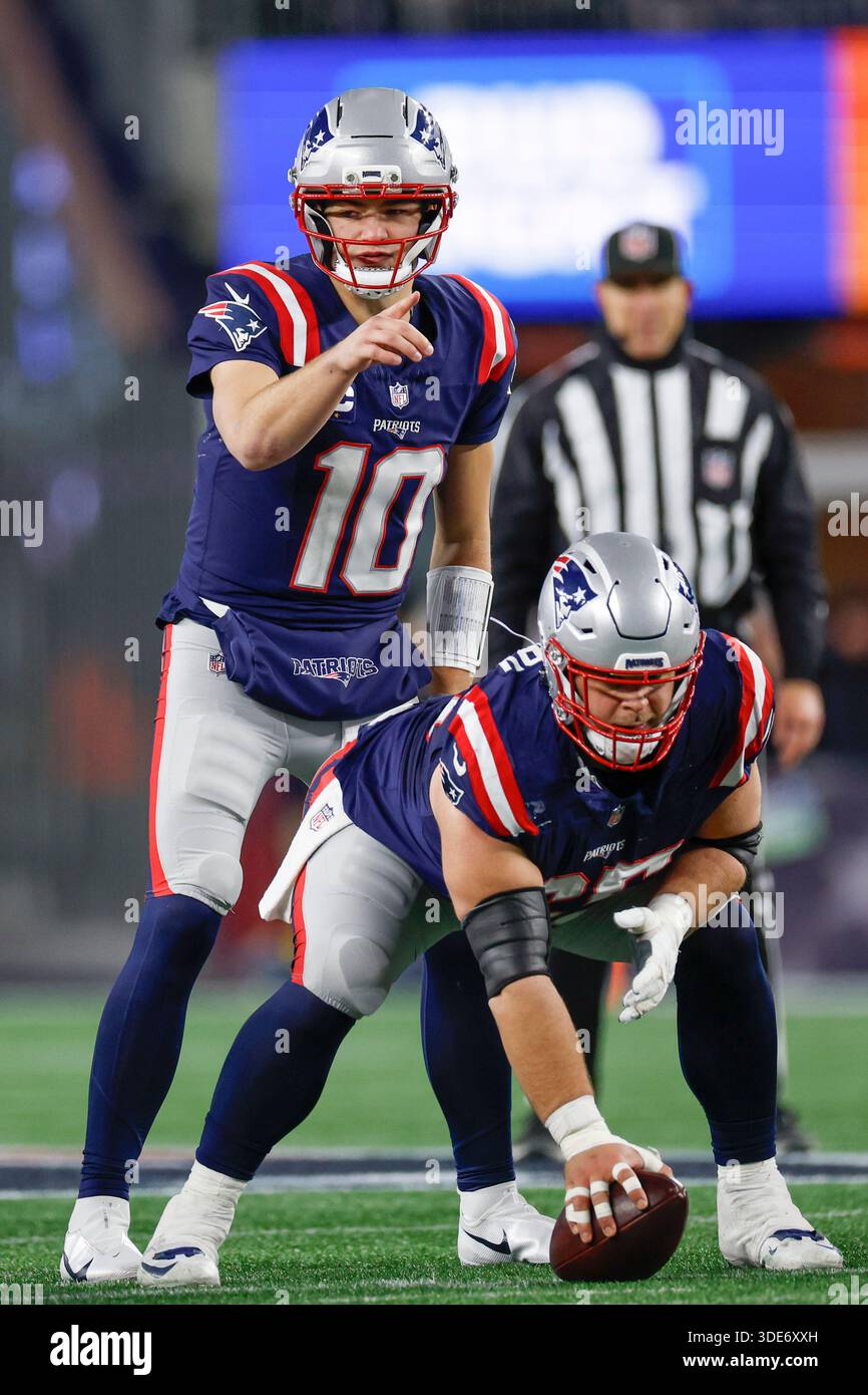 New England Patriots quarterback Drake Maye (10) prepares to take the ...
