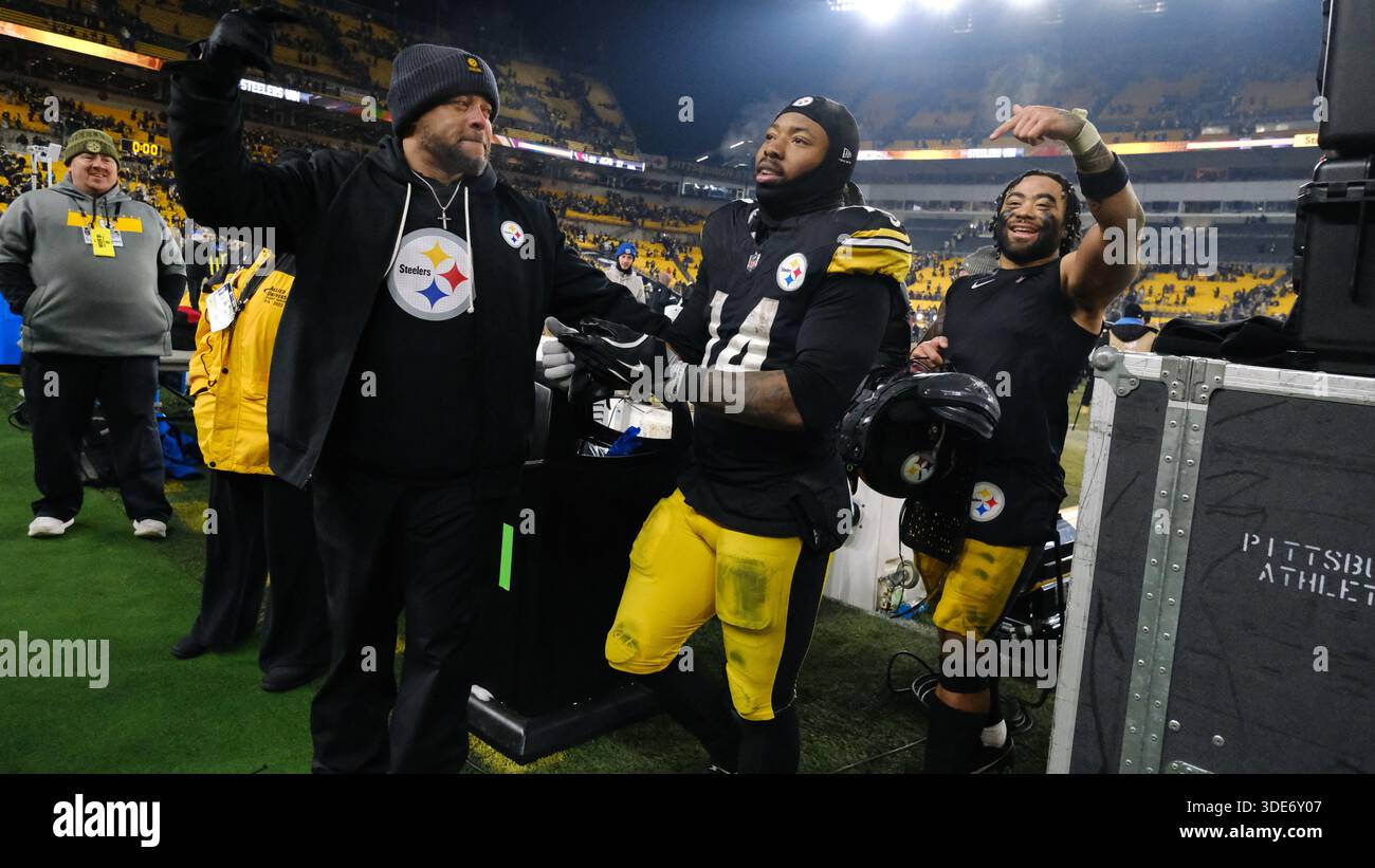 Jan 04, 2025: Kenneth Gainwell #14 during the Pittsburgh Steelers vs ...