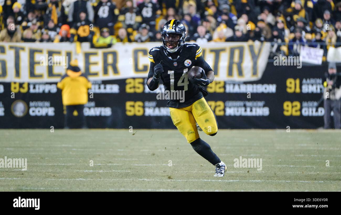 Jan 04, 2025: Kenneth Gainwell #14 during the Pittsburgh Steelers vs ...